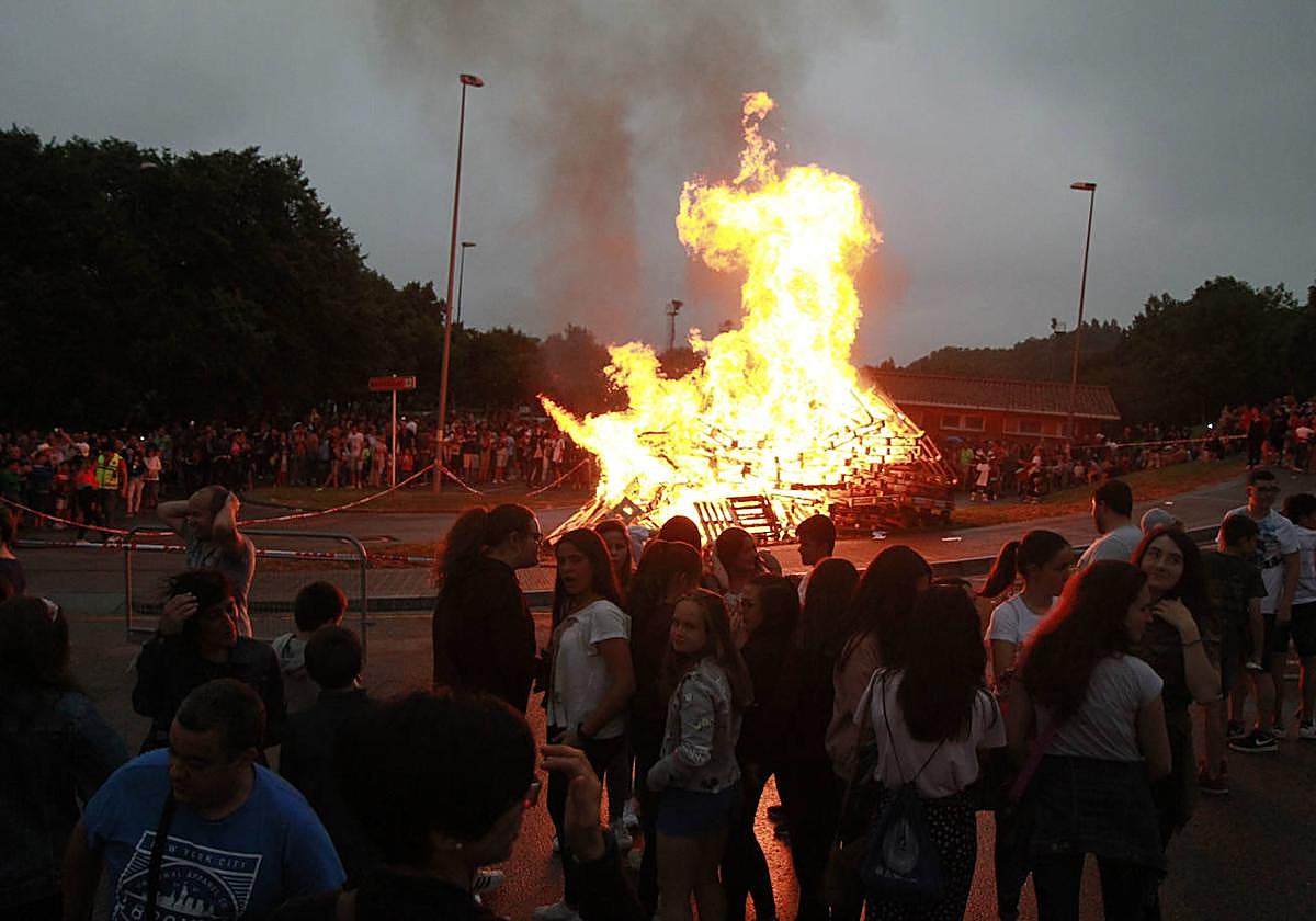 La comarca arde en preparativos para la noche de San Juan | El Correo
